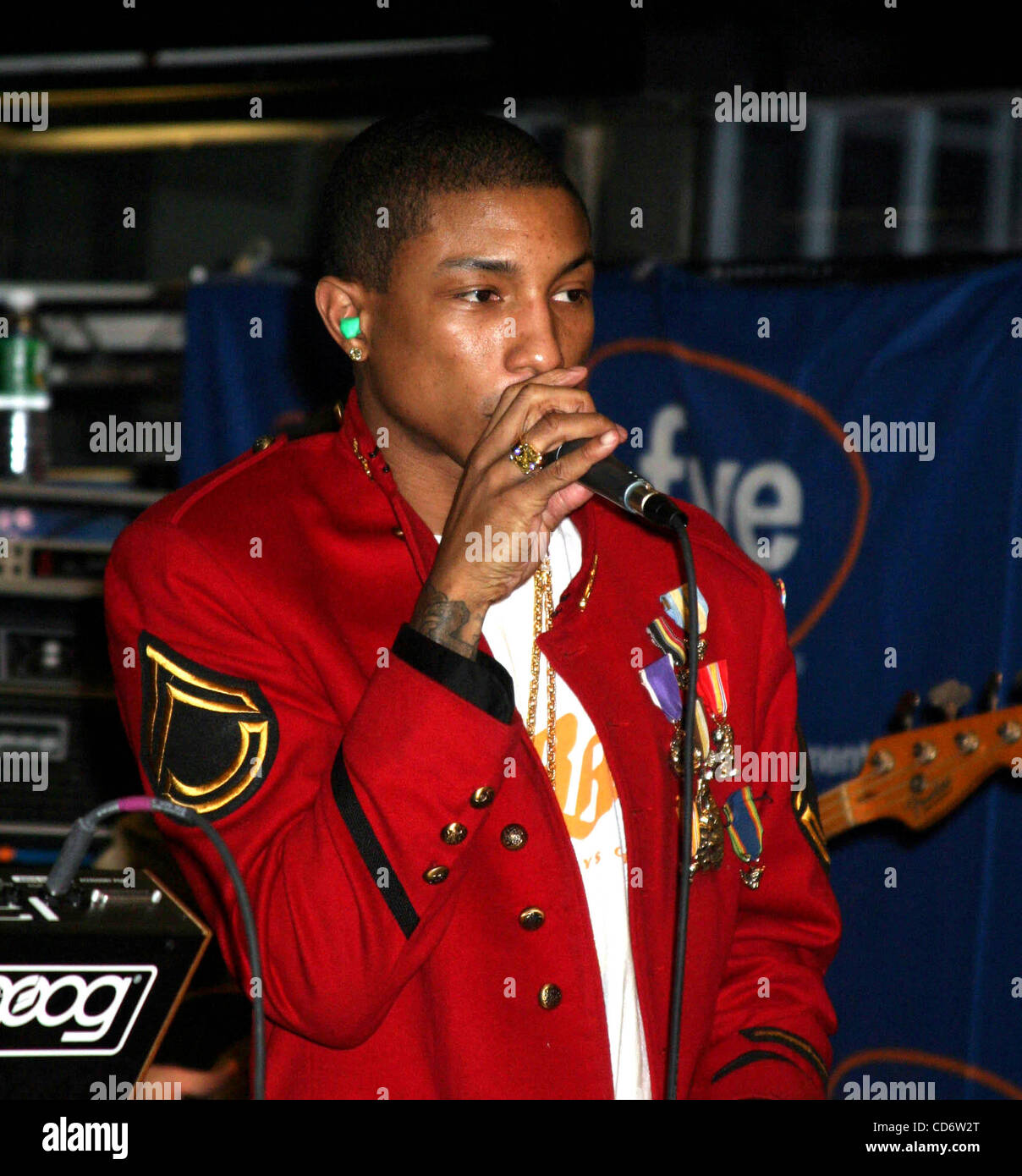 Mar. 23, 2004 - New York, New York, U.S. - K36213RM.N.E.R.D. PERFORMING ...