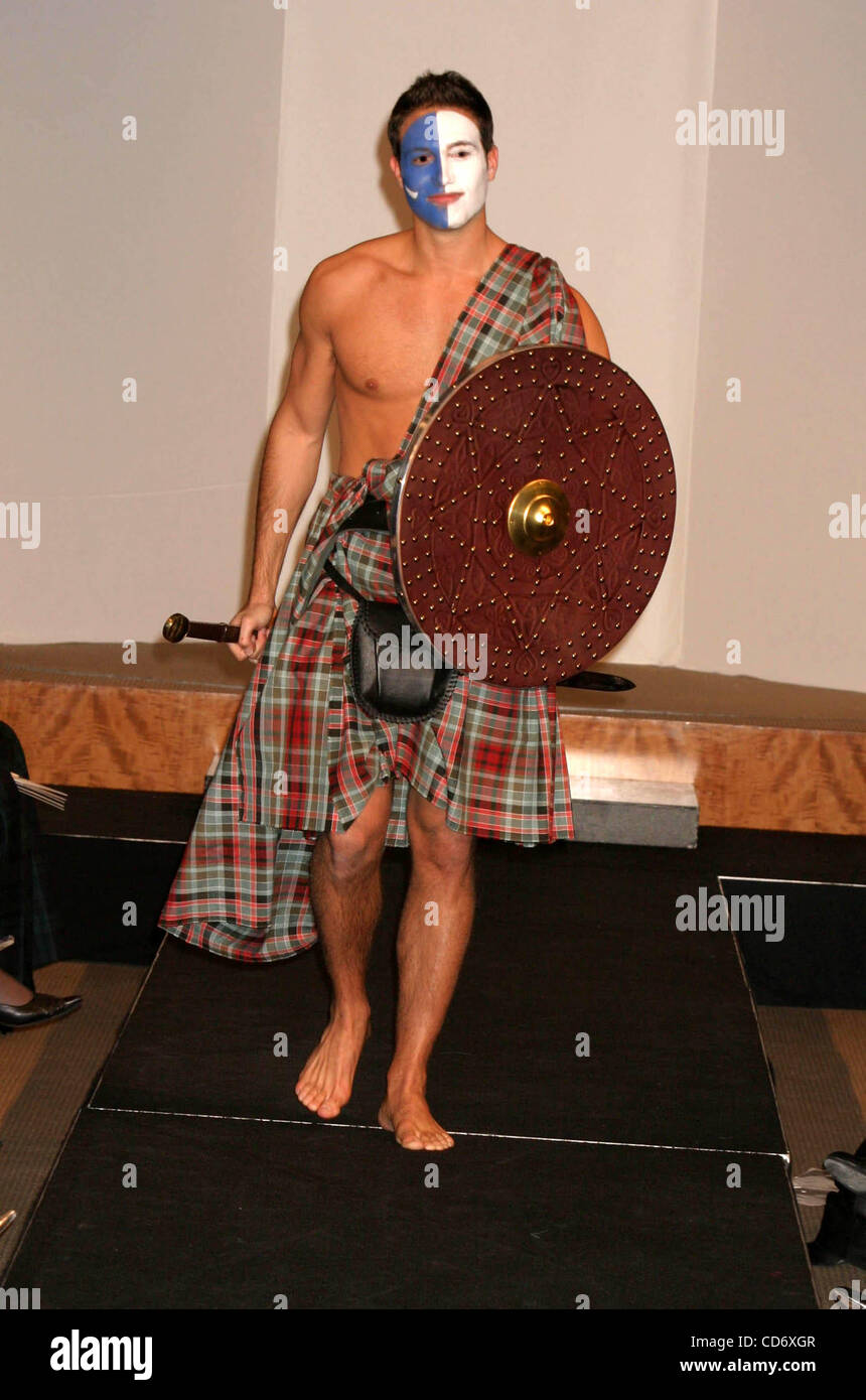 Apr. 5, 2004 - New York, New York, U.S. - K36512RM.SEAN CONNERY HOST ...