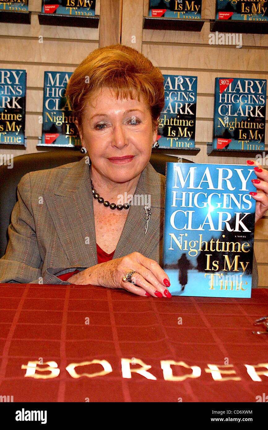 Mary higgins clark book hi-res stock photography and images - Alamy