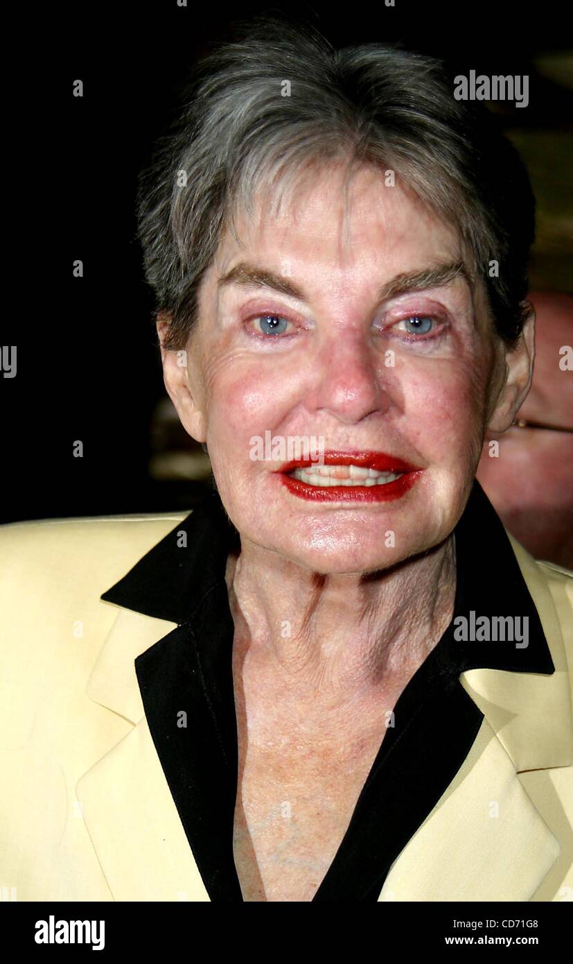 Apr. 27, 2004 - New York, New York, U.S. - K36872JBU.LEONA HELMSLEY OUT ...