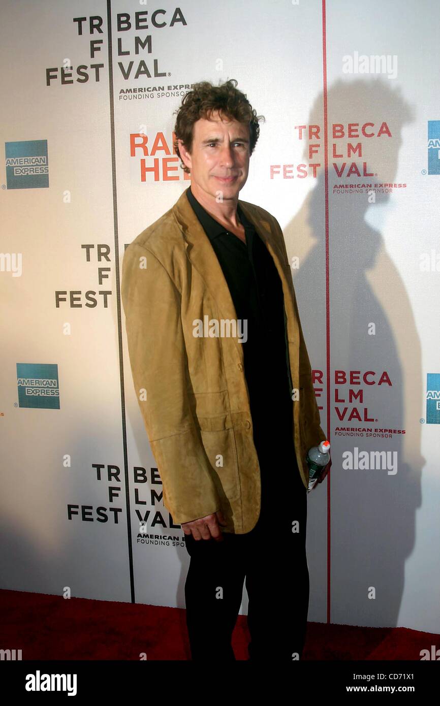 May 2, 2004 - New York, New York, U.S. - K37007ML.TRIBECA FILM FESTIVAL ...