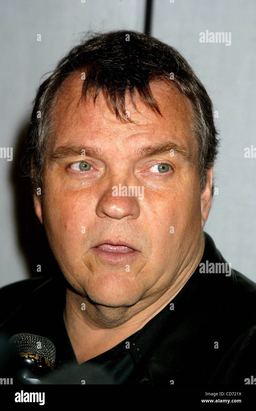 May 2, 2004 - New York, New York, U.S. - K37015RM.TRIBECA FILM FESTIVAL ...