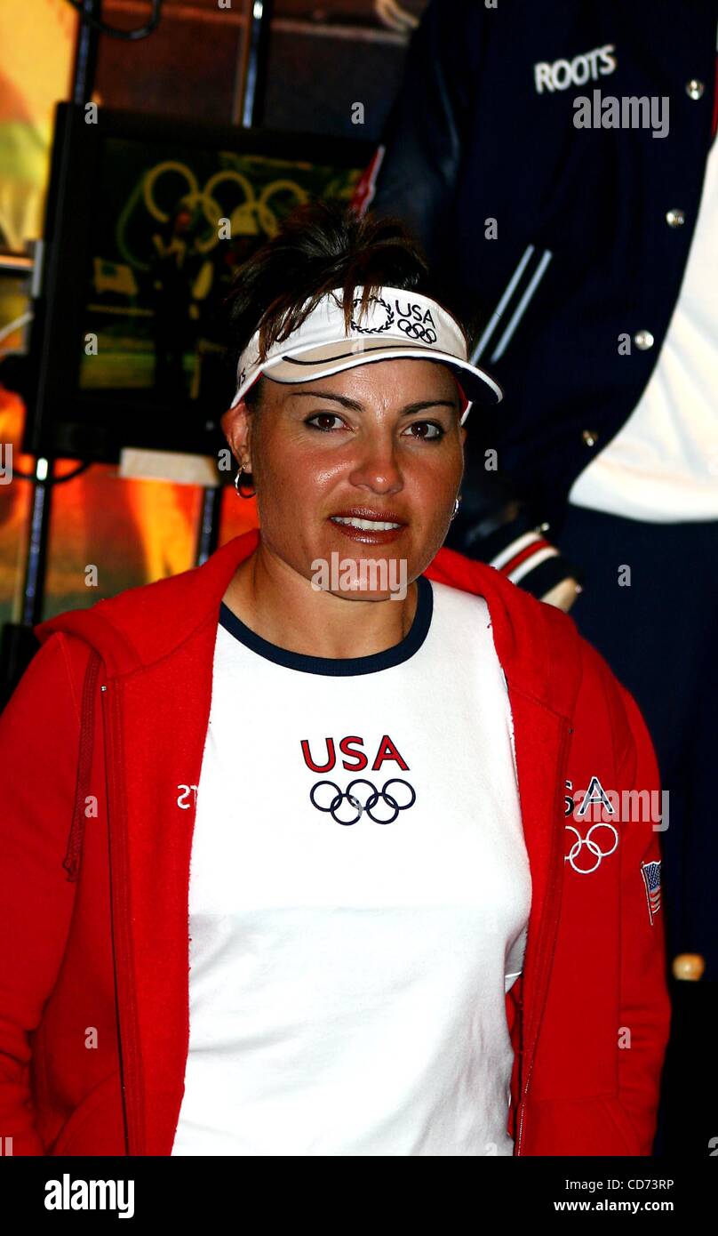 Lisa fernandez olympic hi-res stock photography and images - Alamy