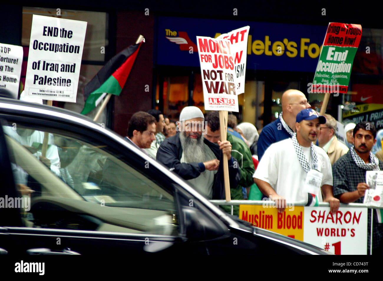 May 14, 2004 - New York, New York, U.S. - K37398RM.ANTI-WAR RALLY ON ...