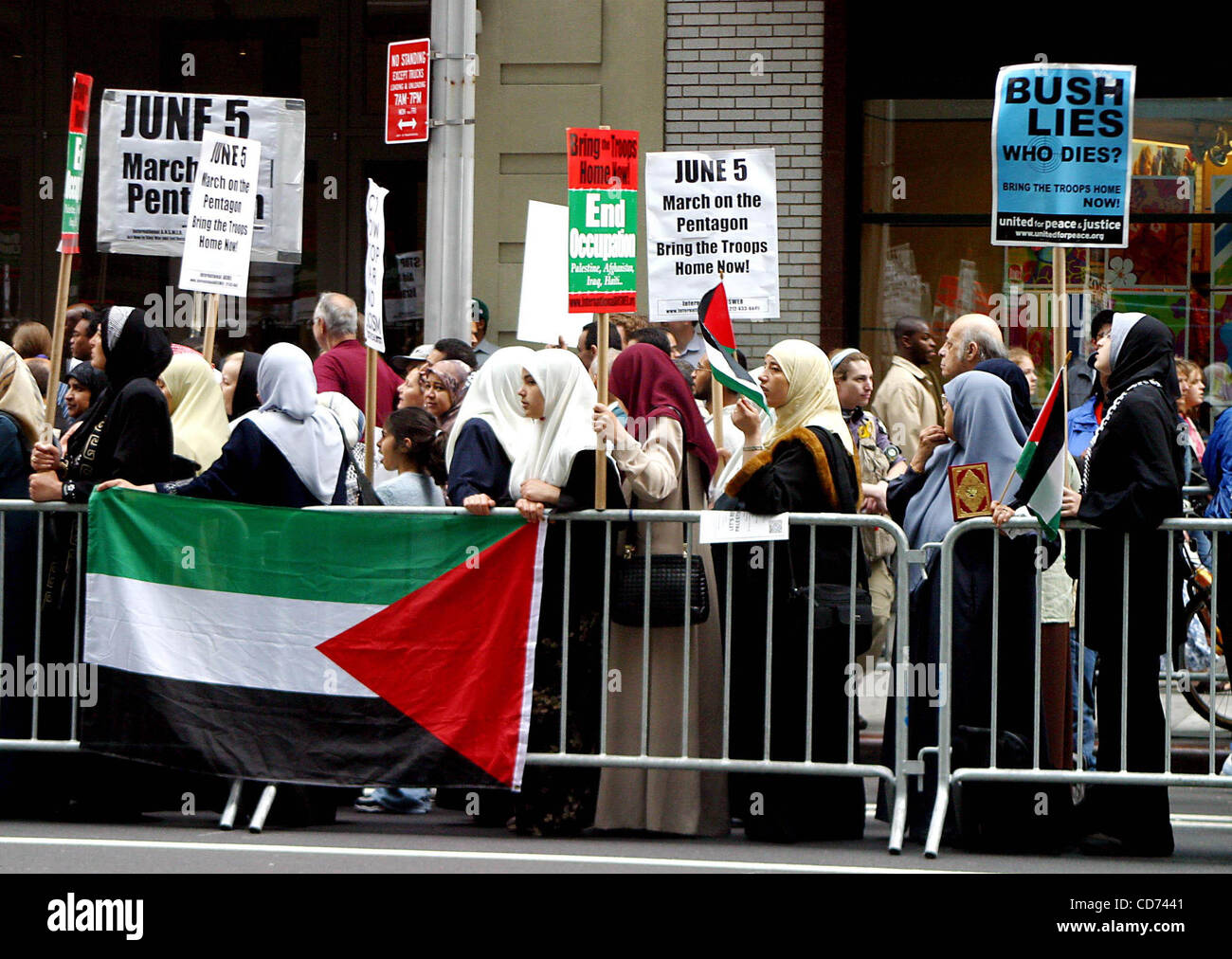 May 14, 2004 - New York, New York, U.S. - K37398RM.ANTI-WAR RALLY ON ...