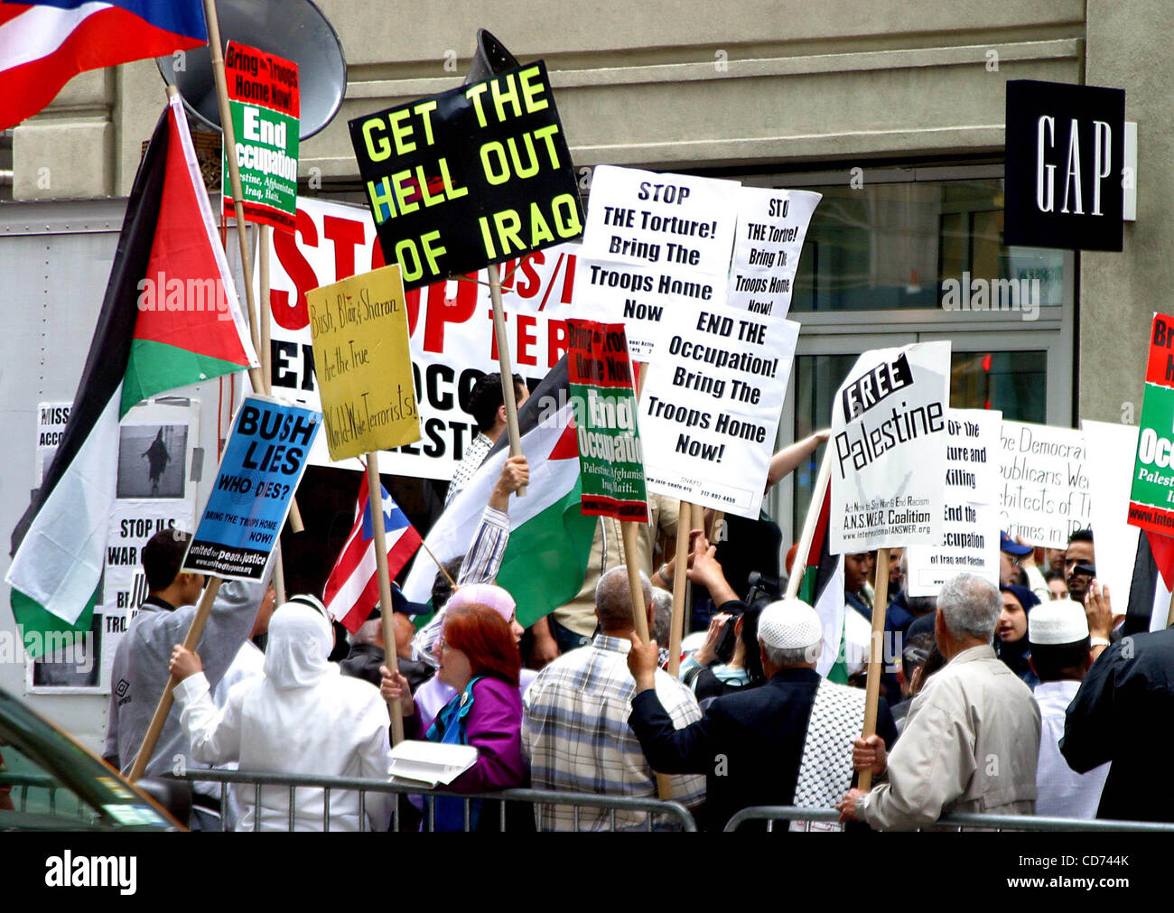 May 14, 2004 - New York, New York, U.S. - K37398RM.ANTI-WAR RALLY ON ...