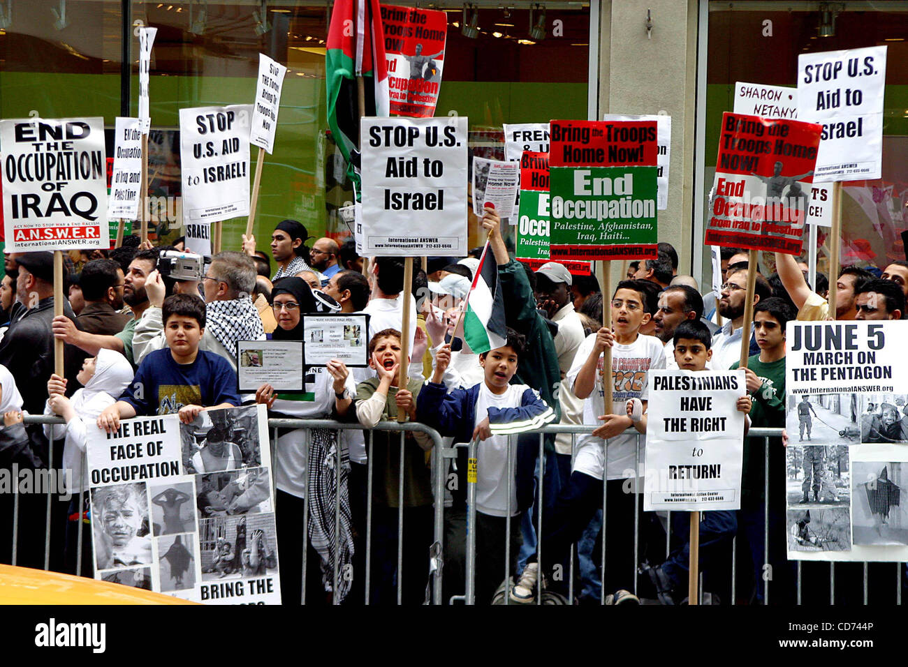 May 14, 2004 - New York, New York, U.S. - K37398RM.ANTI-WAR RALLY ON ...