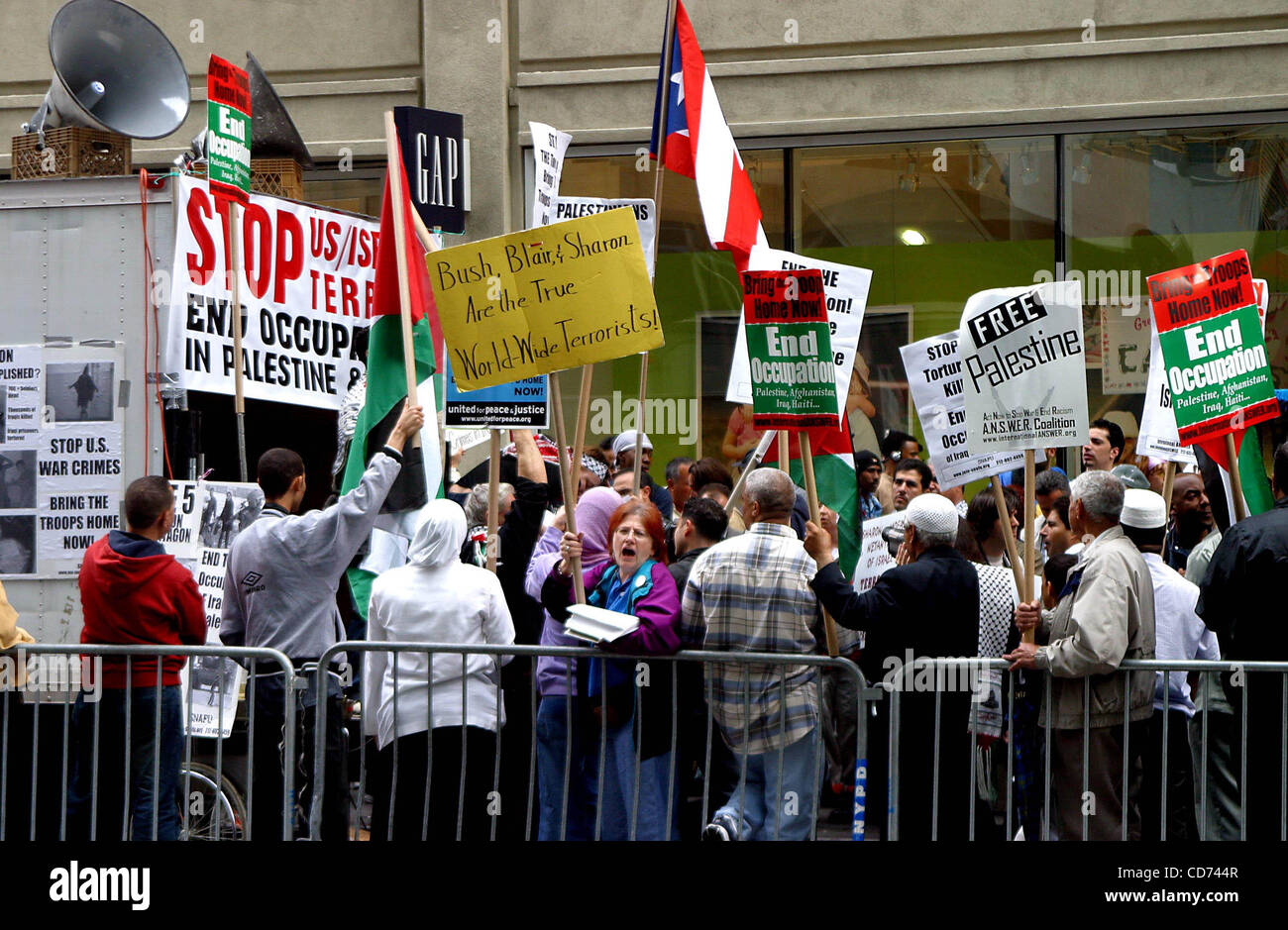 May 14, 2004 - New York, New York, U.S. - K37398RM.ANTI-WAR RALLY ON ...