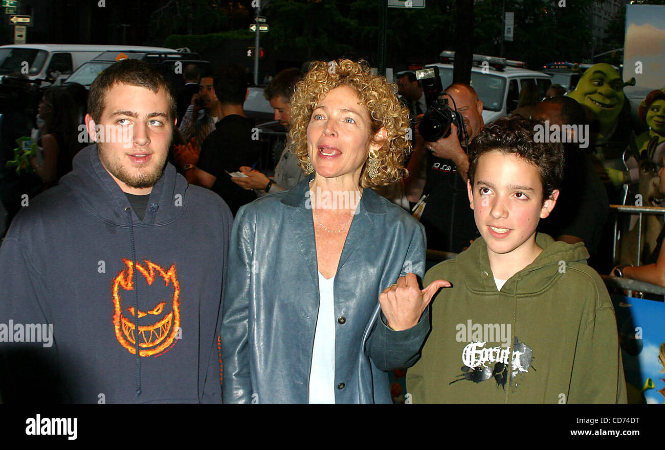 May 17, 2004 - New York, New York, U.S. - K37341RM.NY PREMIERE OF ...