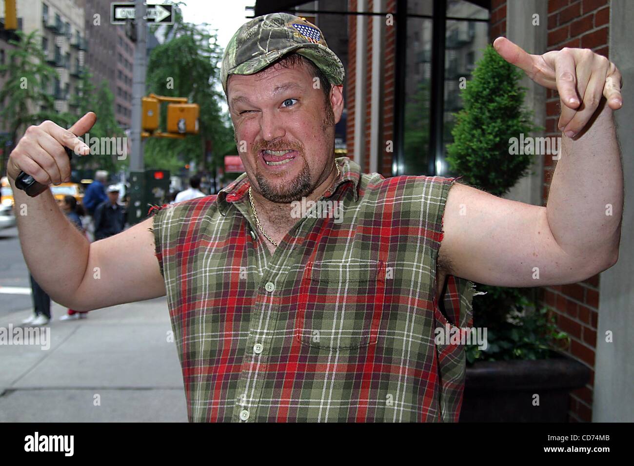 Larry the cable guy 2004 hi-res stock photography and images - Alamy