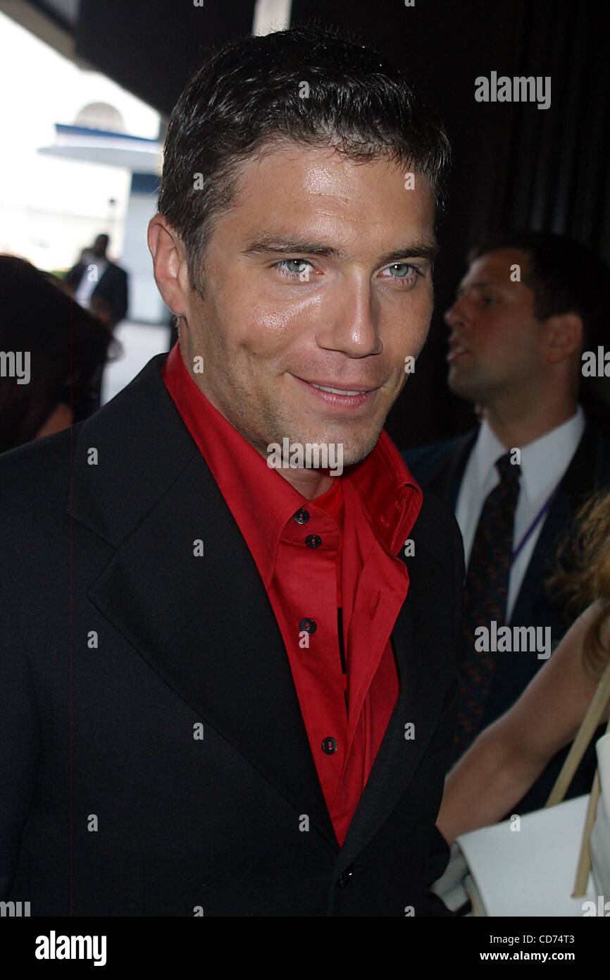 May 18, 2004 - New York, New York, U.S. - K37358RM.2004-2005 WB UPFRONT ...