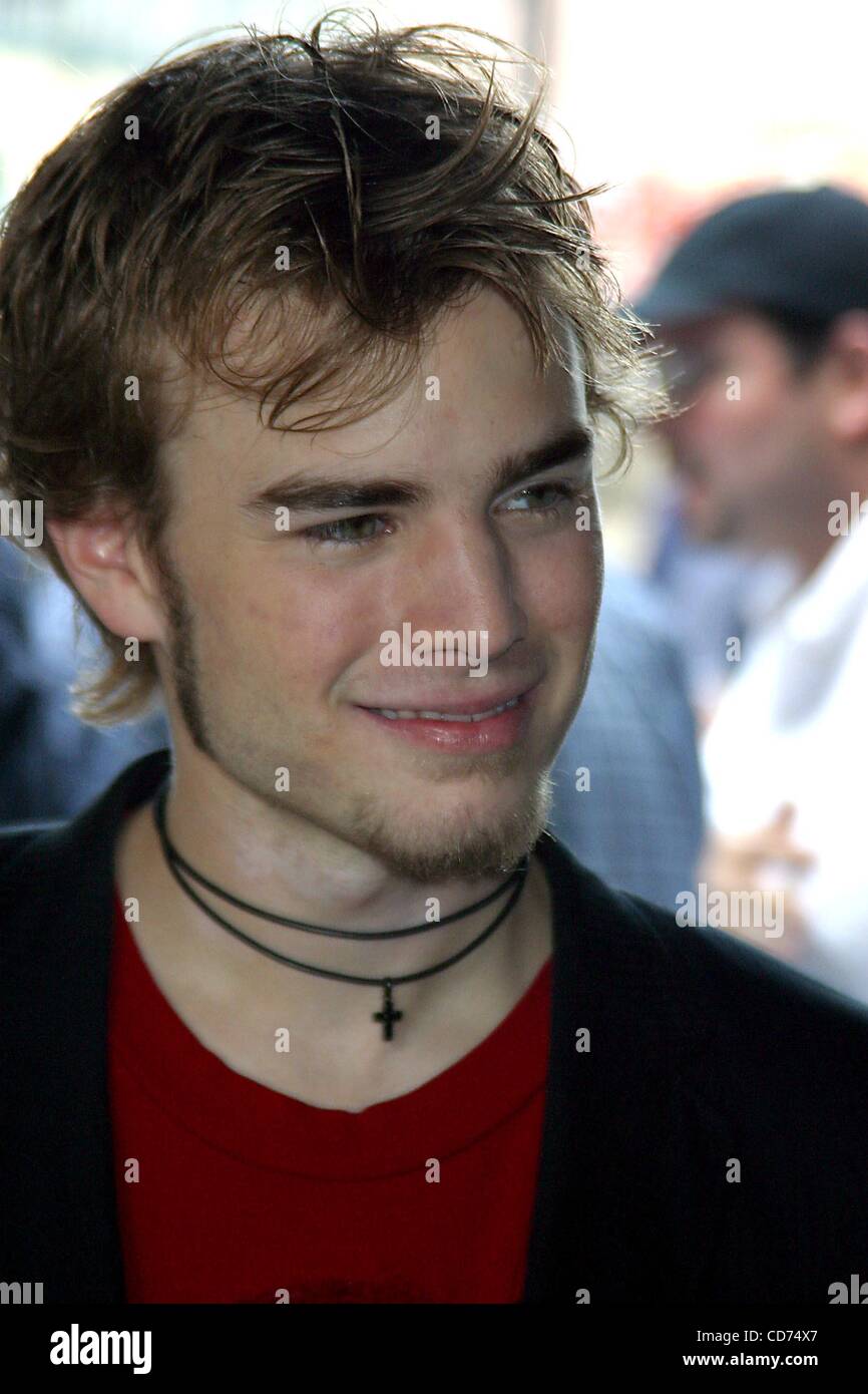 David gallagher 2004 hi-res stock photography and images - Alamy