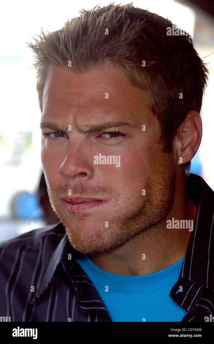 May 18, 2004 - New York, New York, U.S. - K37358RM.2004-2005 WB UPFRONT ...