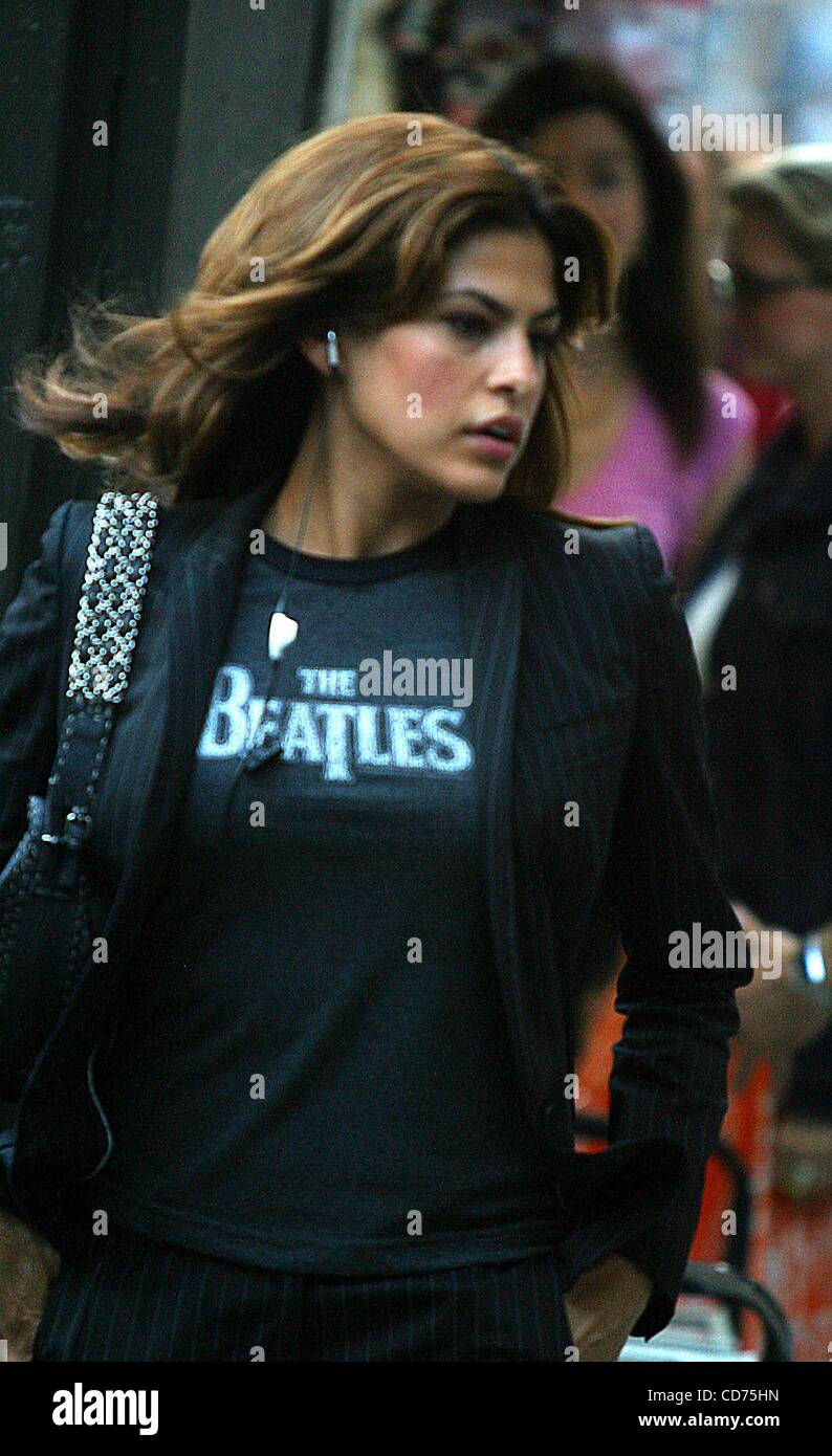 May 22, 2004 - New York, New York, U.S. - K37467RM.EVA MENDES ON ...
