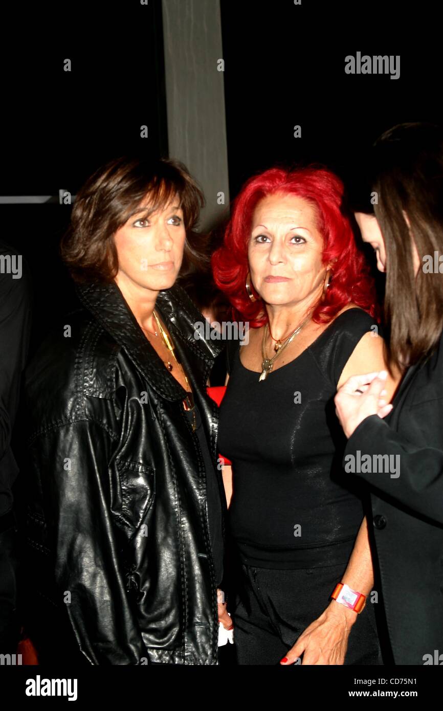 May 25, 2004 - New York, New York, U.S. - K37526ML.DONNA KARAN ...