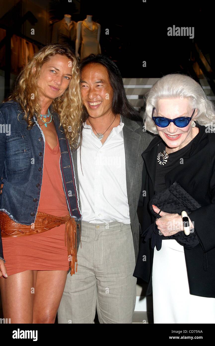 May 25, 2004 - New York, New York, U.S. - K37526ML.DONNA KARAN ...