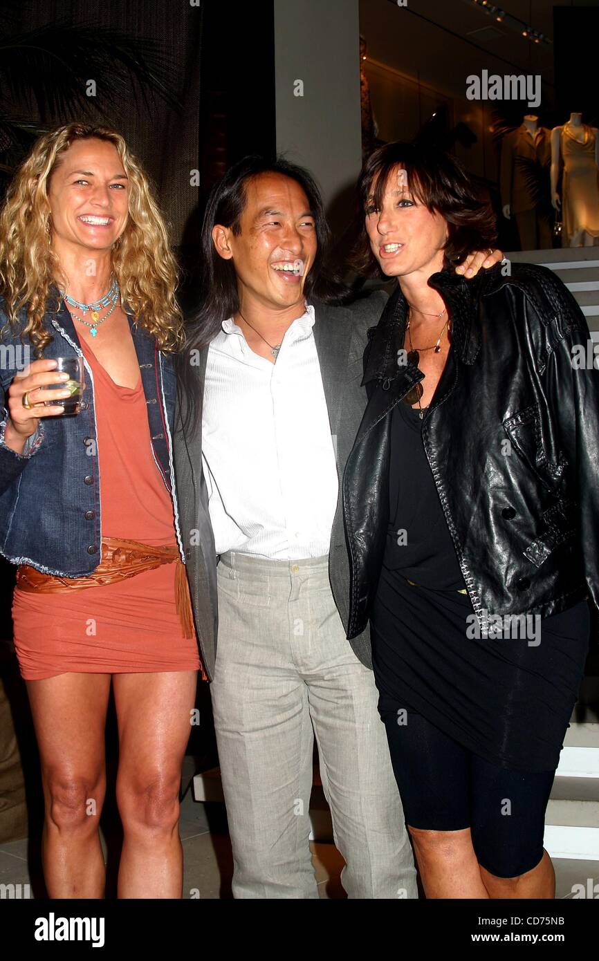 May 25, 2004 - New York, New York, U.S. - K37526ML.DONNA KARAN ...