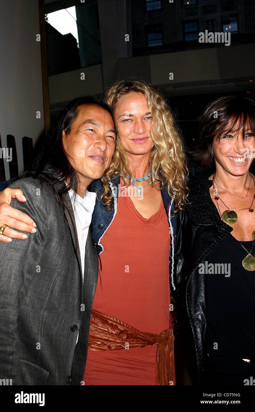May 25, 2004 - New York, New York, U.S. - K37526ML.DONNA KARAN ...