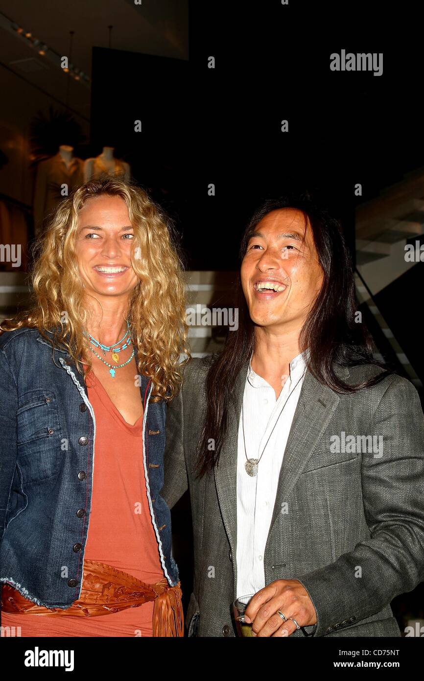 May 25, 2004 - New York, New York, U.S. - K37526ML.DONNA KARAN ...