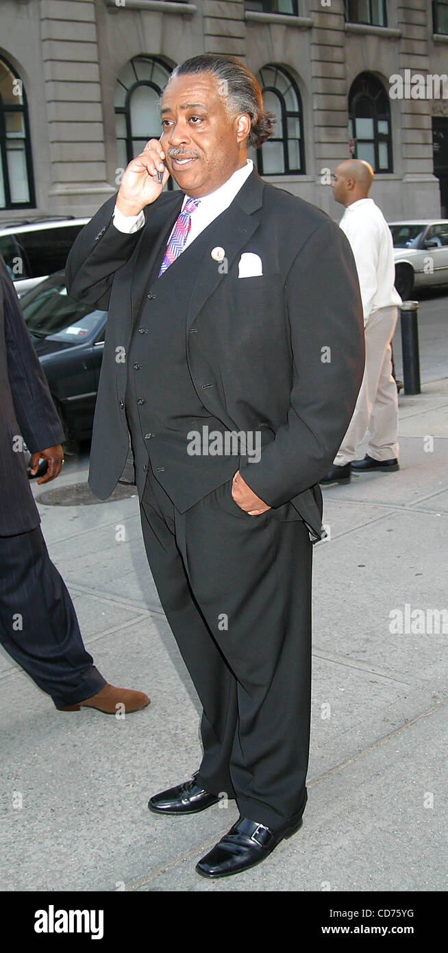 June 7, 2004 - New York, New York, U.S. - K37746JBU.AL SHARPTON OUT AND ...