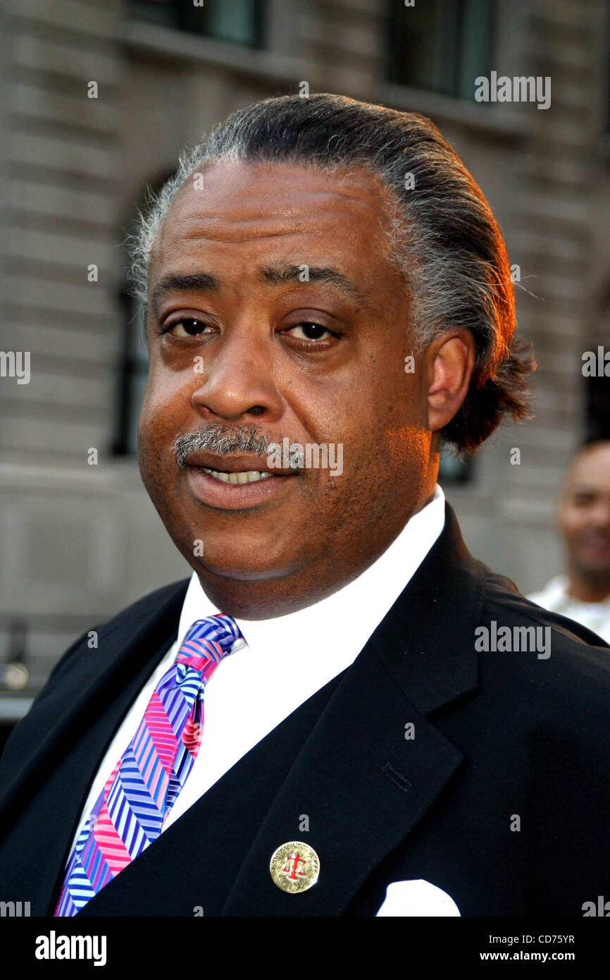 June 7, 2004 - New York, New York, U.S. - K37746JBU.AL SHARPTON OUT AND ...