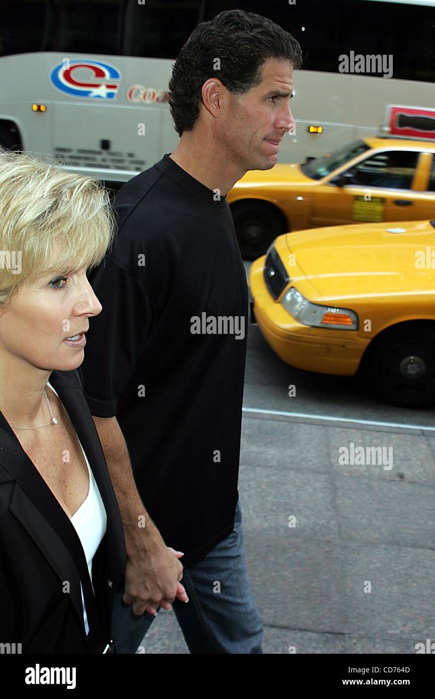 June 7, 2004 - New York, New York, U.S. - K37731RM.CELEBRITIES OUT AND ...