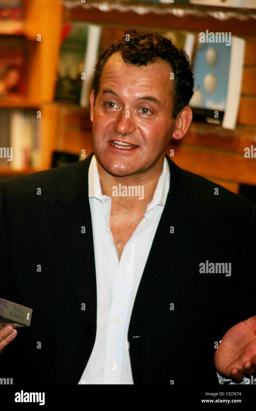 June 8, 2004 - New York, New York, U.S. - K37770RM.PAUL BURRELL SIGNS ...