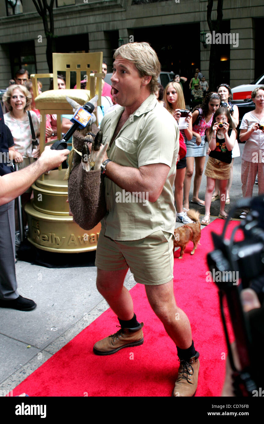 June 10, 2004 - New York, New York, U.S. - K37796RM.STEVE IRWIN ...