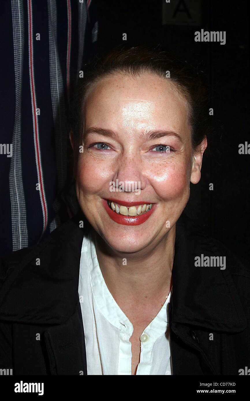 Harriet harris hi-res stock photography and images - Alamy