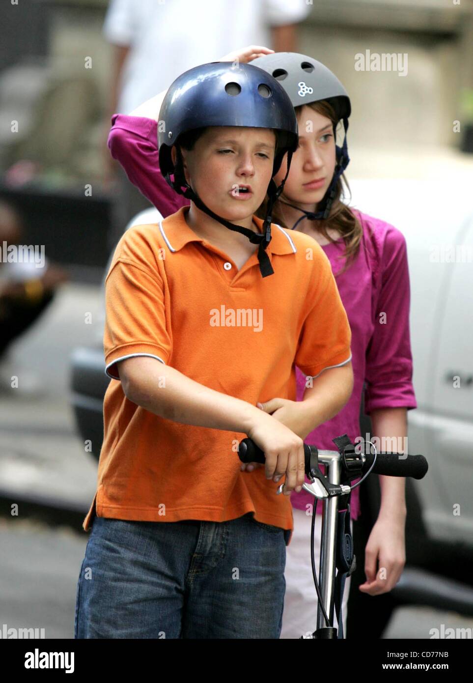 Josh hutcherson and charlie ray hi-res stock photography and images - Alamy