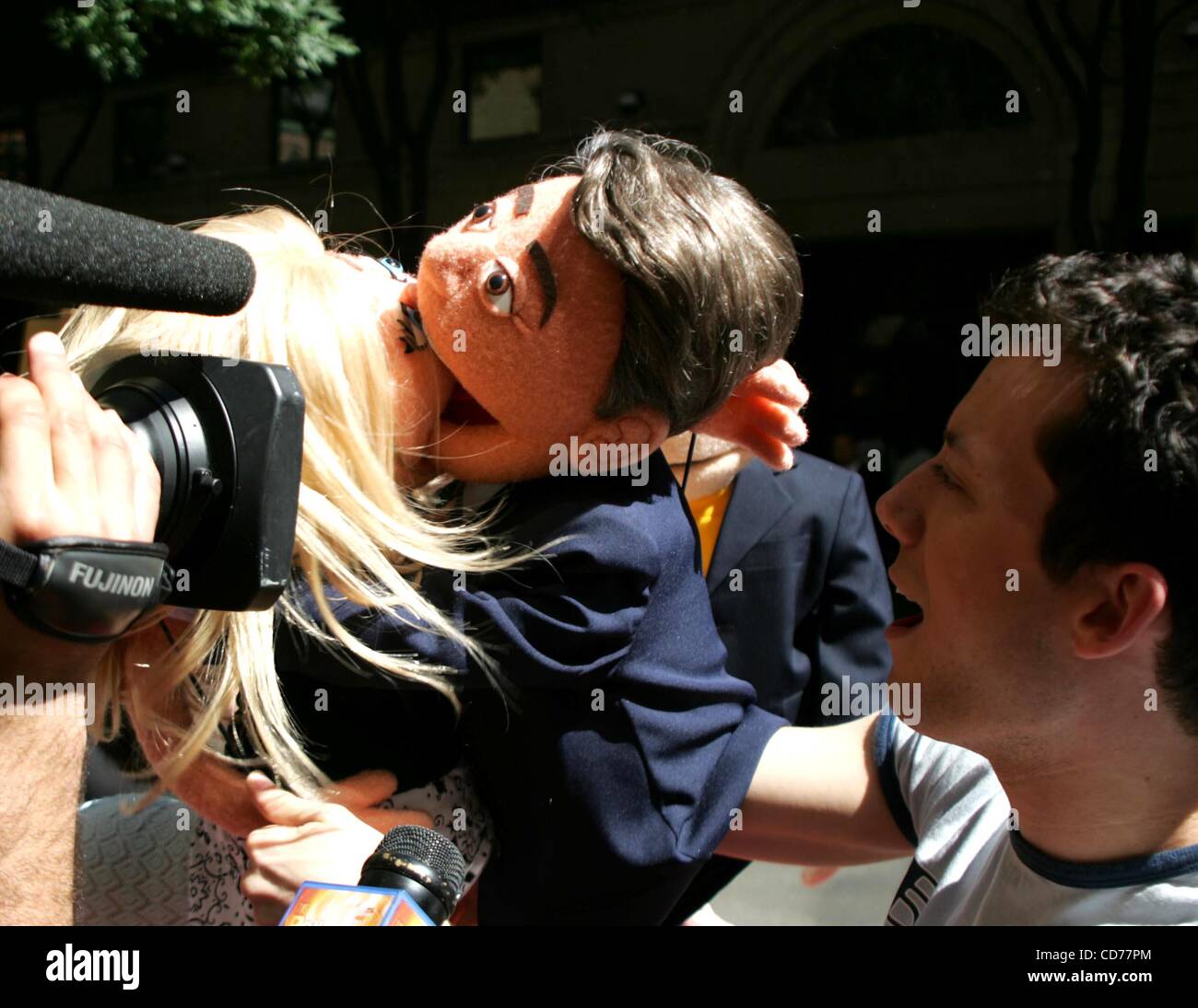 June 21, 2004 - New York, New York, U.S. - K38000RM.CELEBRITIES AT ...