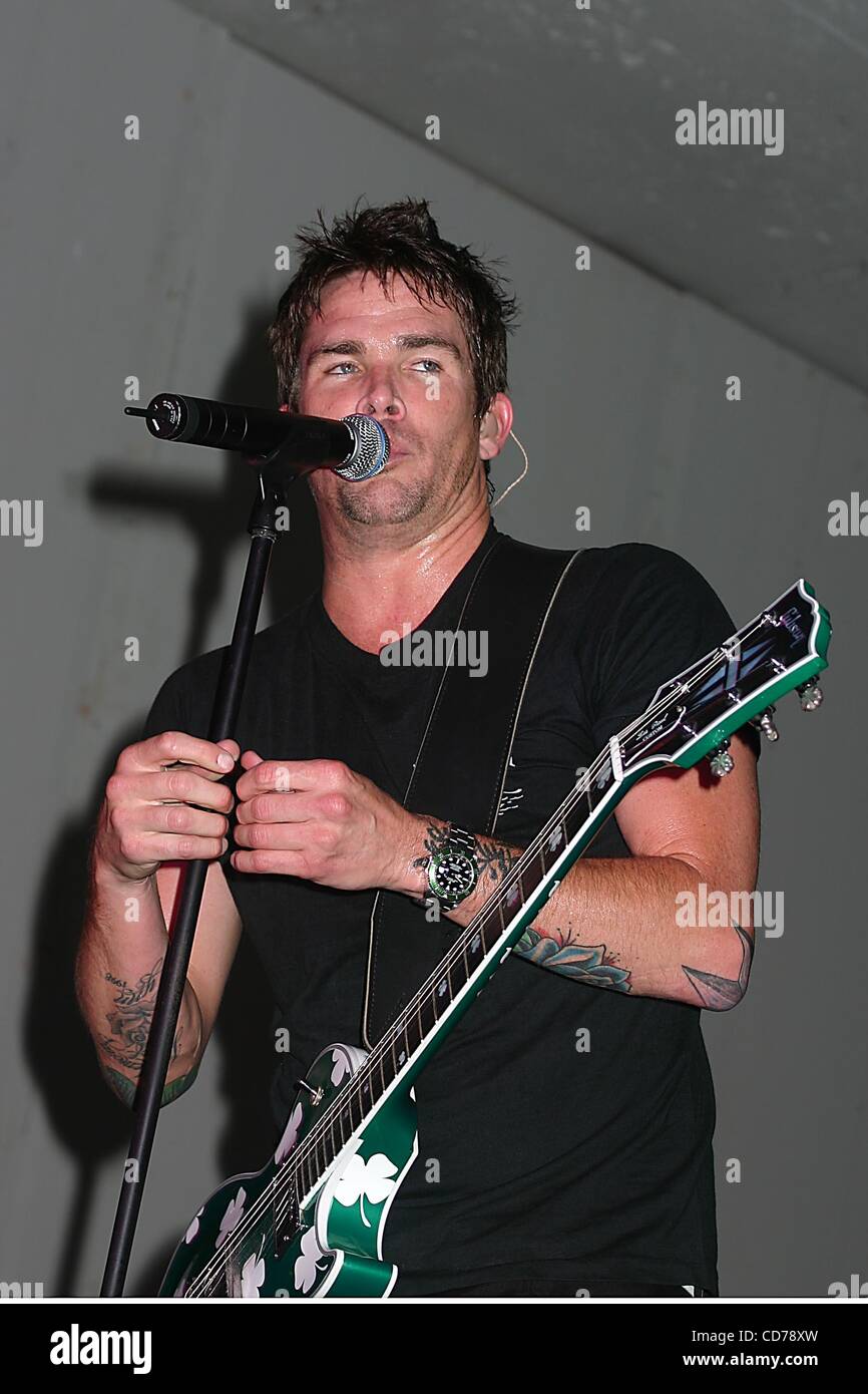 June 30, 2004 - New York, New York, U.S. - K38149ML.SUGAR RAY AND GQ ...