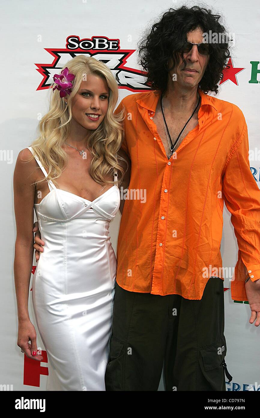 July 1, 2004 - New York, New York, U.S. - K38182RM.BETH OSTROSKY HOST ...