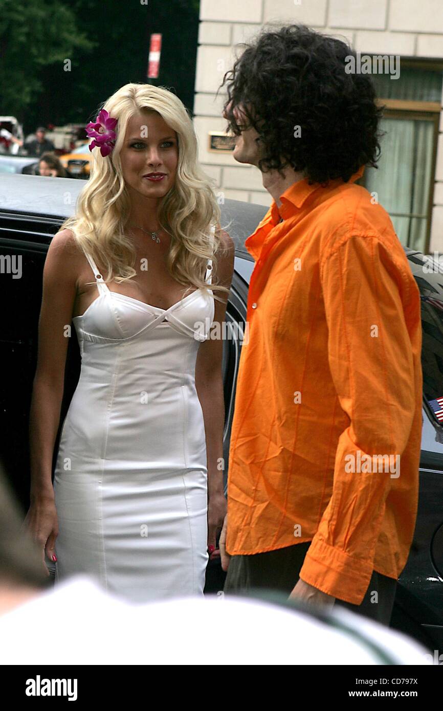 July 1, 2004 - New York, New York, U.S. - K38182RM.BETH OSTROSKY HOST ...