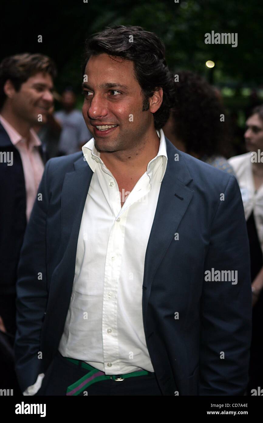 July 13, 2004 - New York, New York, U.S. - K38319RM.ARRIVALS FOR THE ...