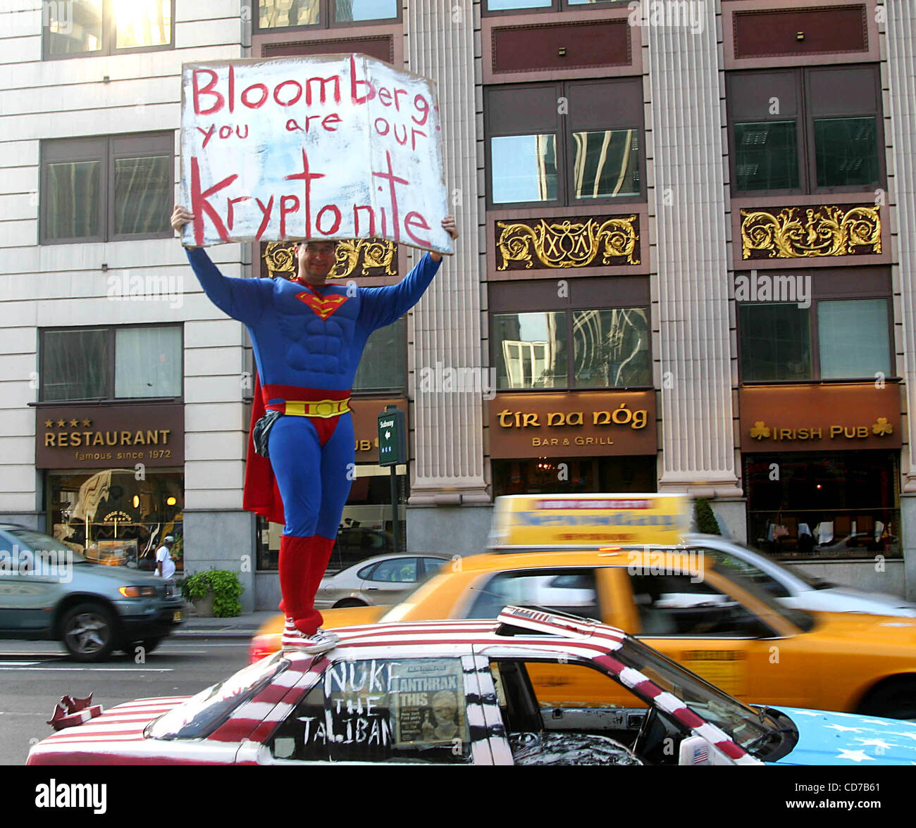 July 25, 2004 - New York, New York, U.S. - K38498ML.OFF DUTY POLICE AND ...