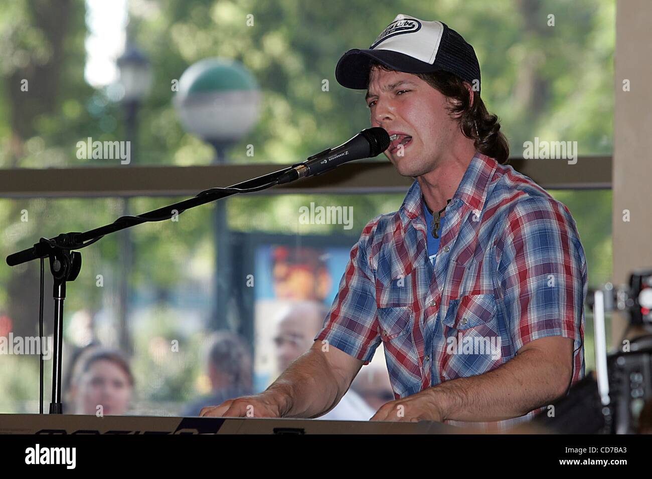 July 26, 2004 - New York, New York, U.S. - K38511RM.GAVIN DEGRAW TO ...