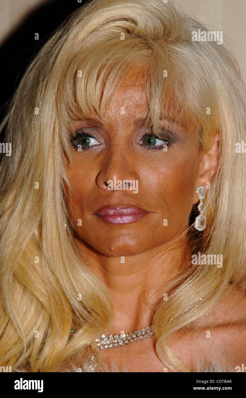 July 27, 2004 - New York, New York, U.S. - K38524JKRON.A&E NETWORK AND ...