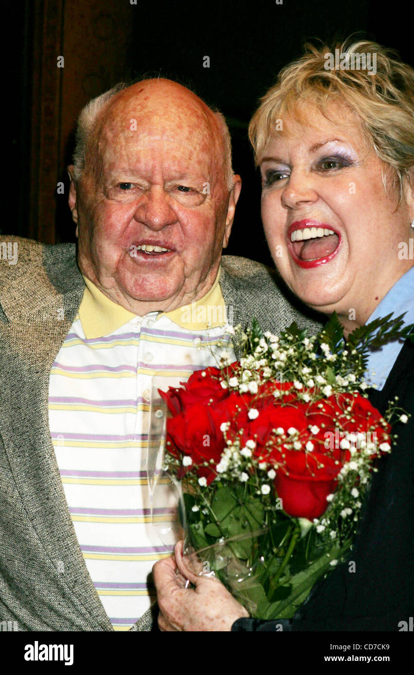 Aug. 12, 2004 - New York, New York, U.S. - K38755RM.MICKEY ROONEY AND ...