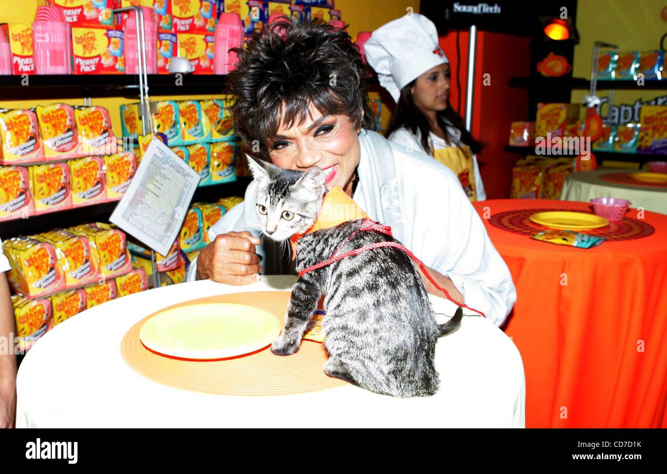 Meow mix hi-res stock photography and images - Alamy