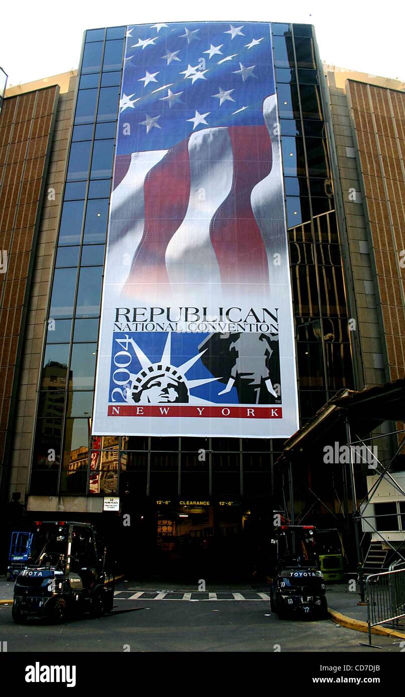 Aug. 23, 2004 - New York, New York, U.S. - K38901ML.MADISON SQUARE ...