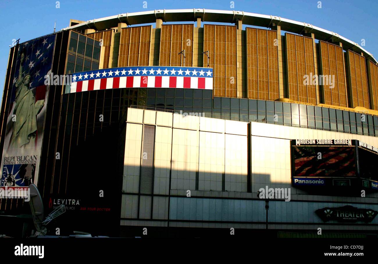 Aug. 23, 2004 - New York, New York, U.S. - K38901ML.MADISON SQUARE ...