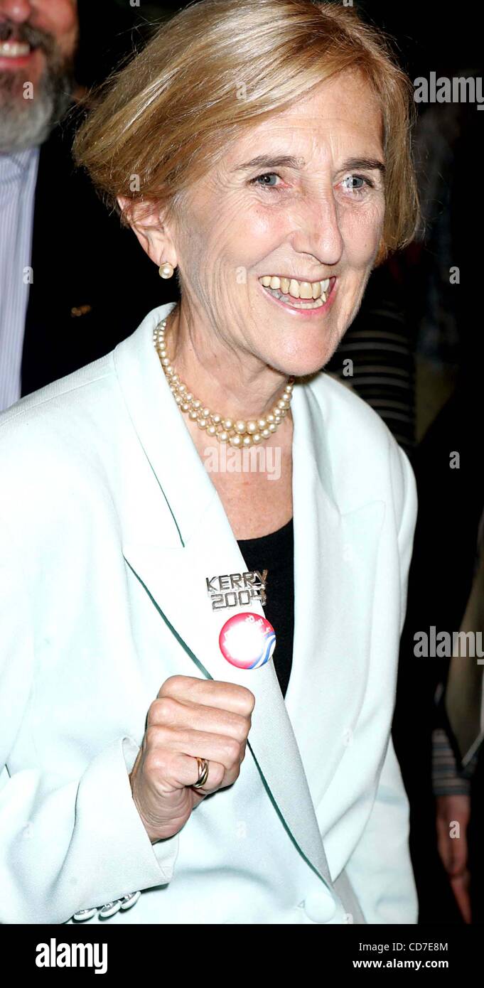 Aug. 26, 2004 - New York, New York, U.S. - K38999RM.OPENING NIGHT OF ...