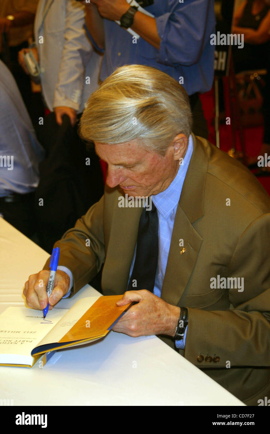 Sept. 2, 2004 - New York, New York, U.S. - K39104JBU.DEMOCRAT TURNED ...