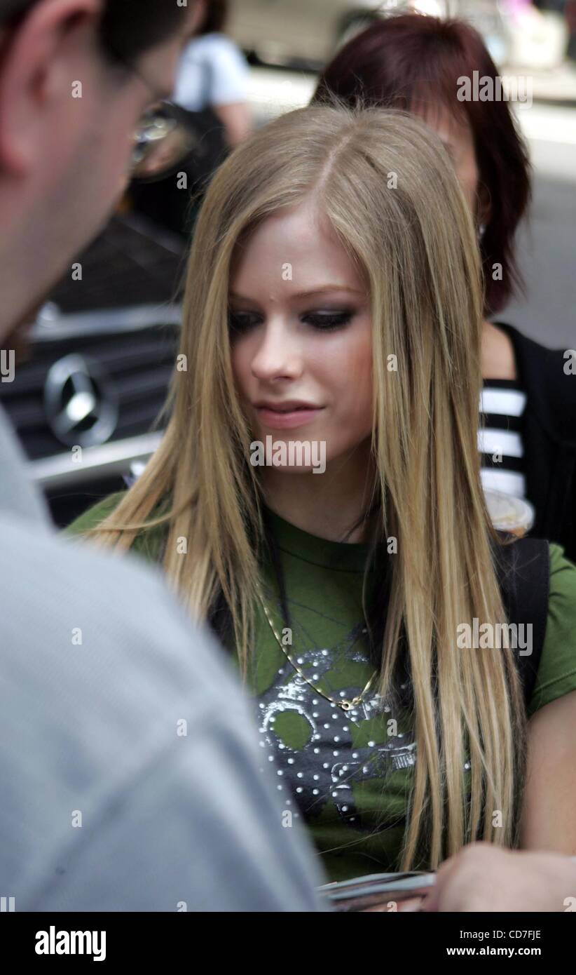 Sept. 9, 2004 - New York, New York, U.S. - K39236RM.AVRIL LAVIGNE ...