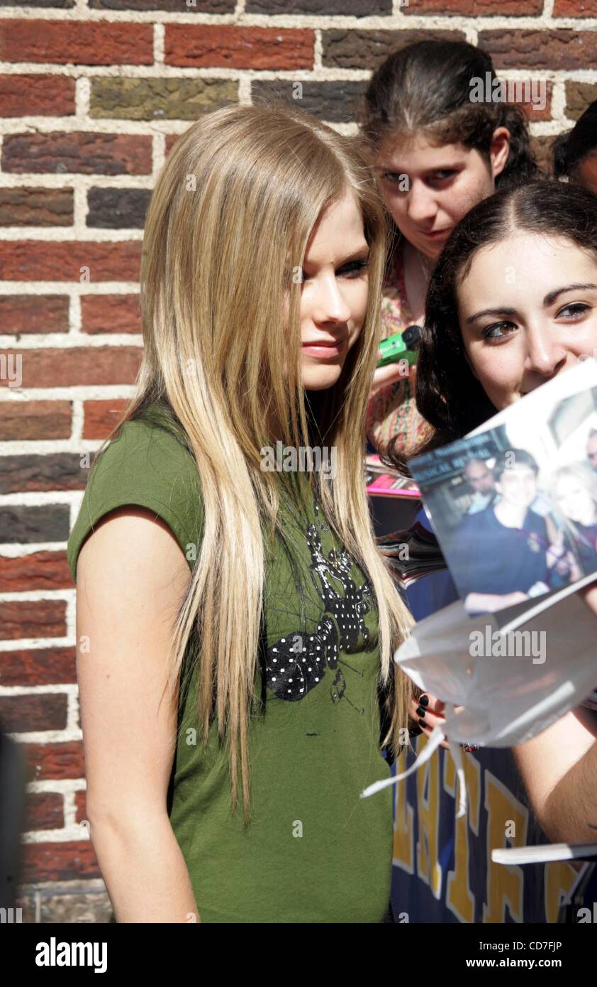 Sept. 9, 2004 - New York, New York, U.S. - K39236RM.AVRIL LAVIGNE ...
