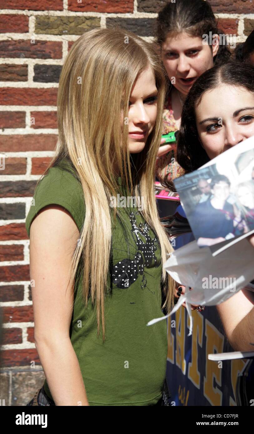 Sept. 9, 2004 - New York, New York, U.S. - K39236RM.AVRIL LAVIGNE ...