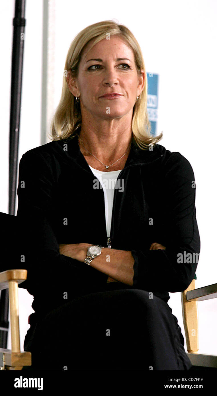 Chris everett hi-res stock photography and images - Alamy