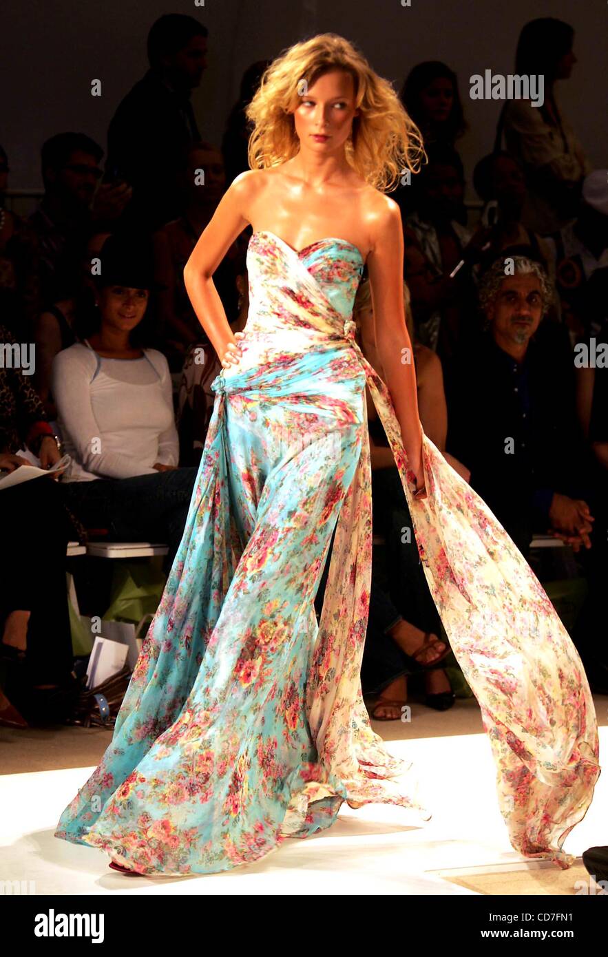 Sept. 9, 2004 - New York, New York, U.S. - K39238RM .OLYMPUS FASHION ...