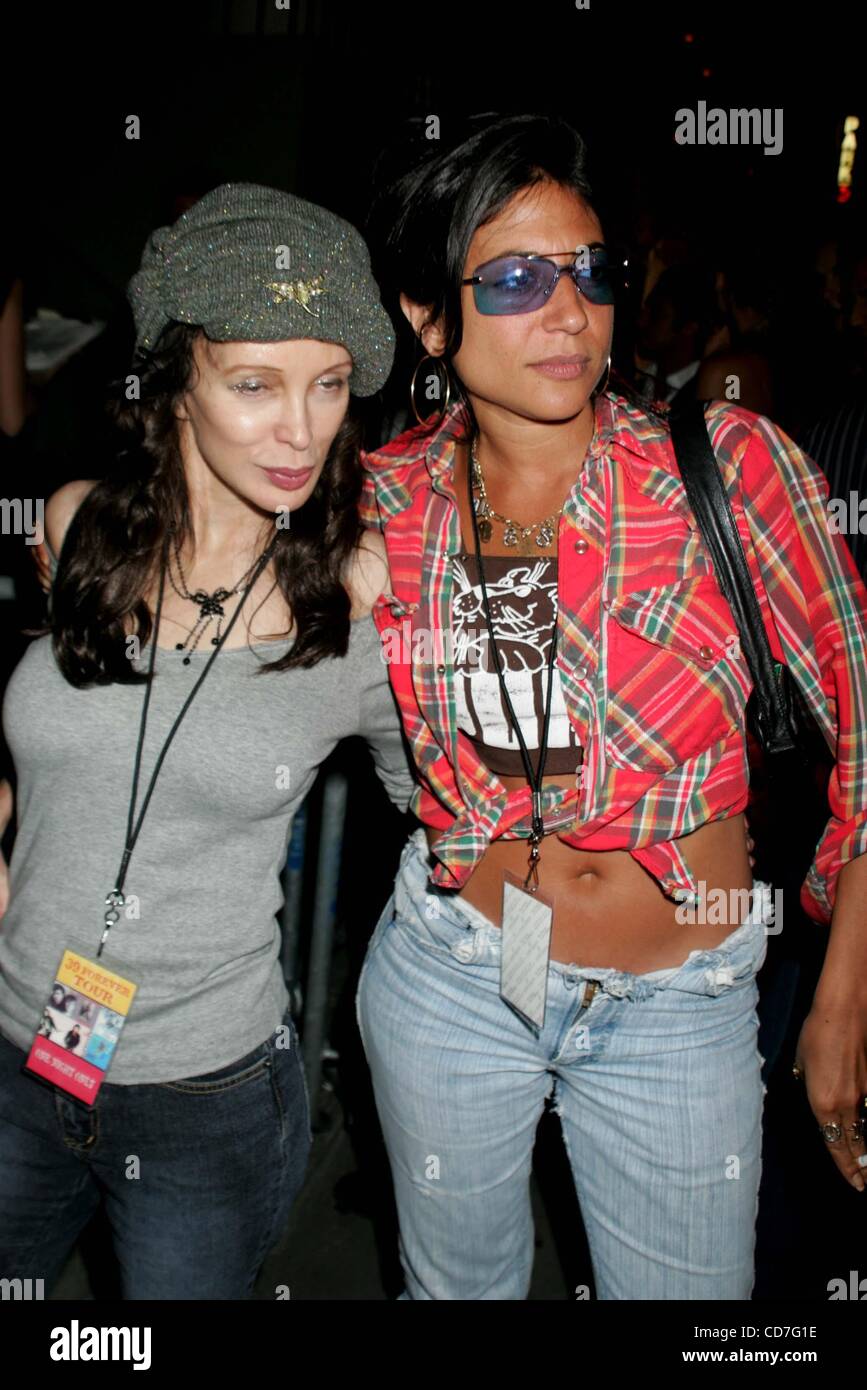 Ivy supersonic hi-res stock photography and images - Alamy